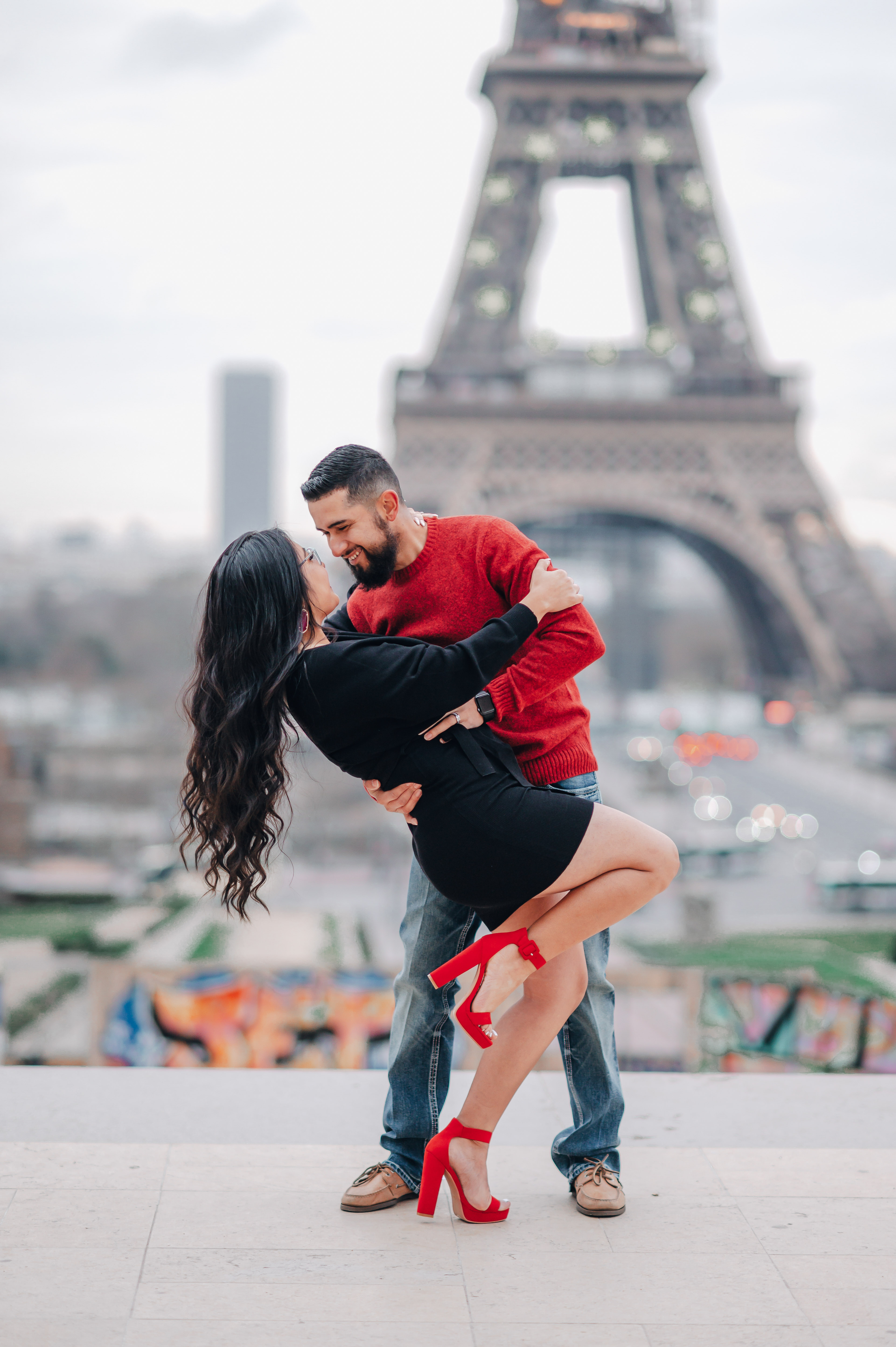 January in Paris/ Lovestory in front of the Eiffel tower - Paris ...