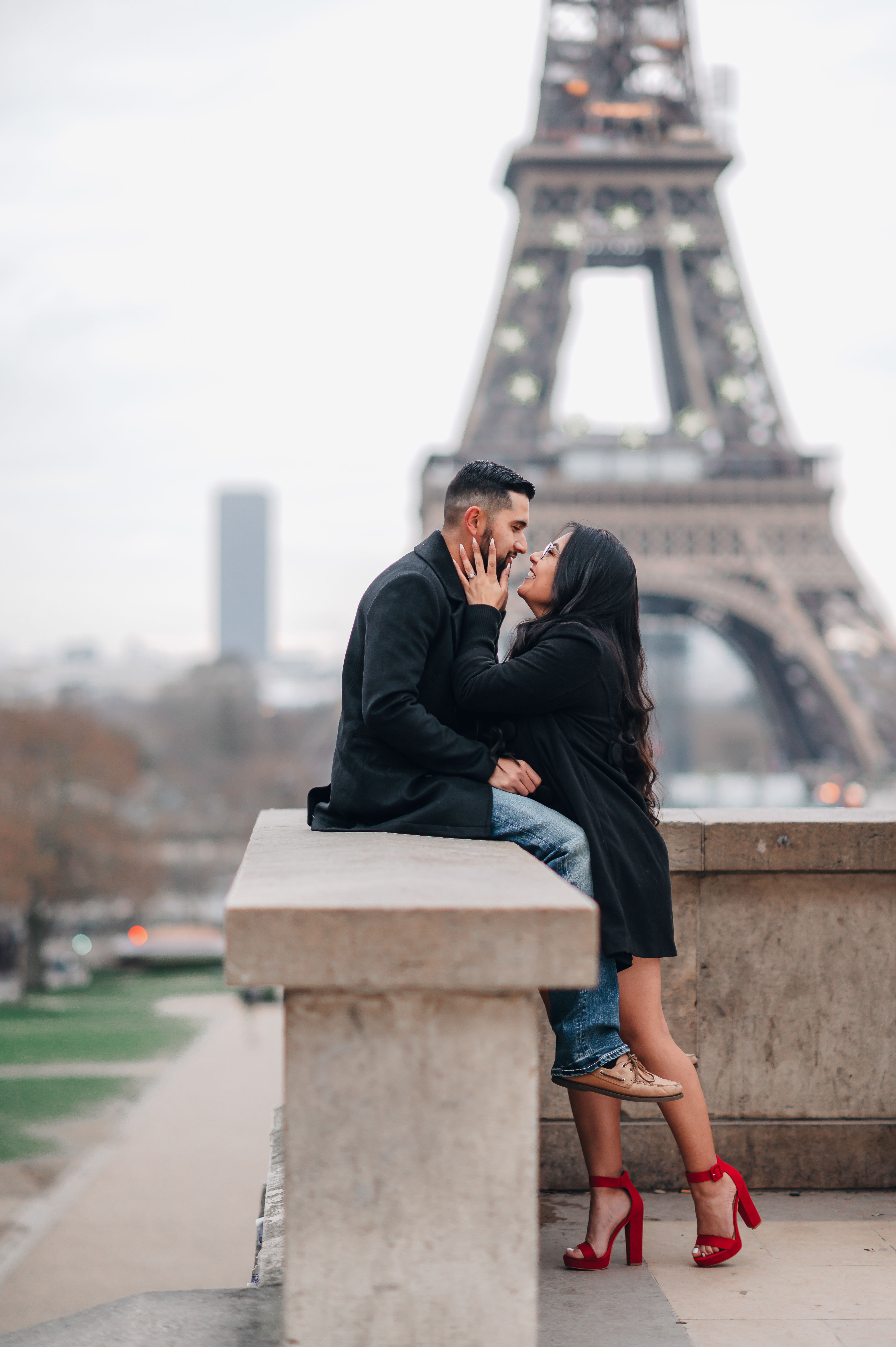 January in Paris/ Lovestory in front of the Eiffel tower - Paris ...