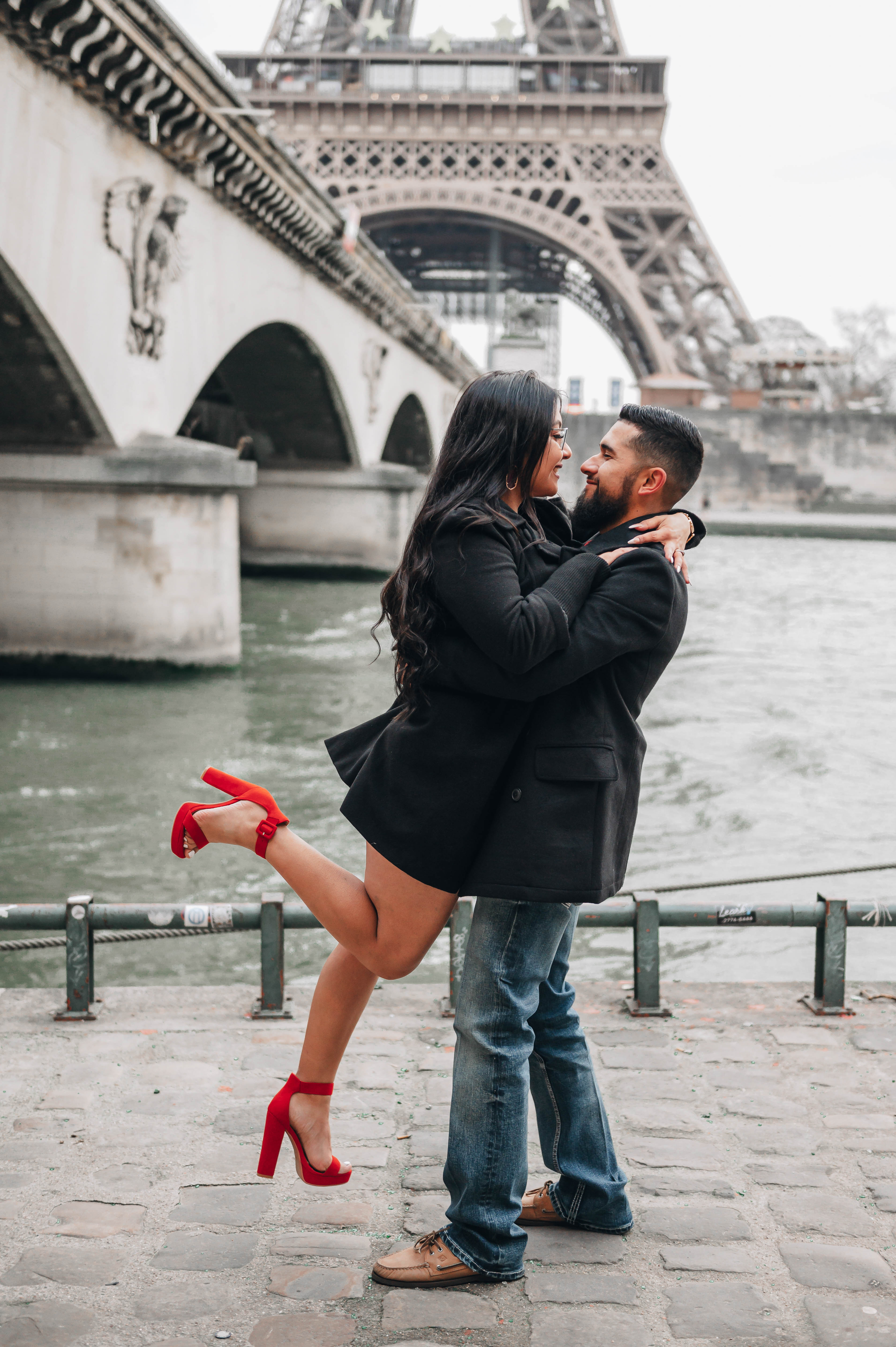 January in Paris/ Lovestory in front of the Eiffel tower - Paris ...