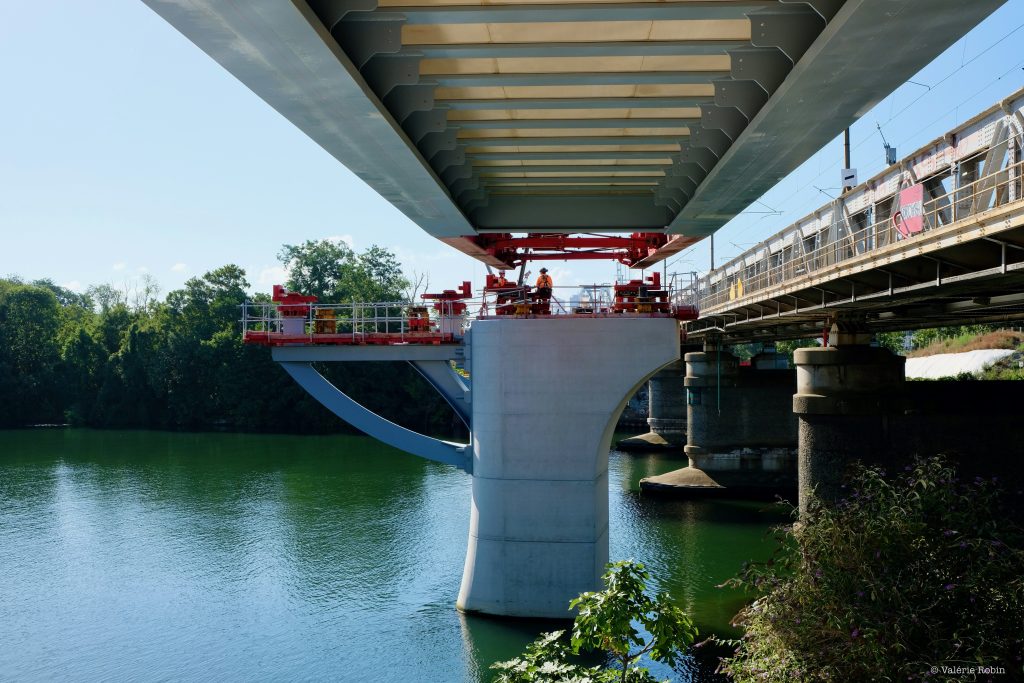 Lançage du tablier du pont-rail à Bezons | RER-Eole.fr, le site ...