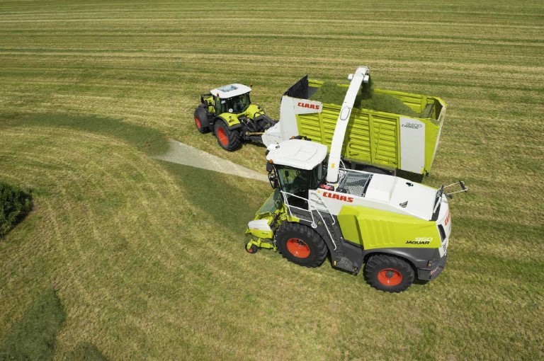 CLAAS TRACTOR (Velizy-Villacoublay, Île-de-France)