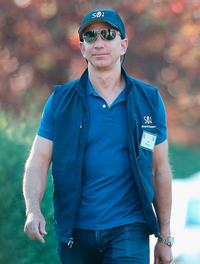 Jeff Bezos: cómo pasar de millonario nerd a 'macho man' en 9 pasos