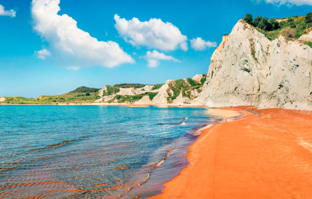 11 playas coloridas que debes conocer y contemplar