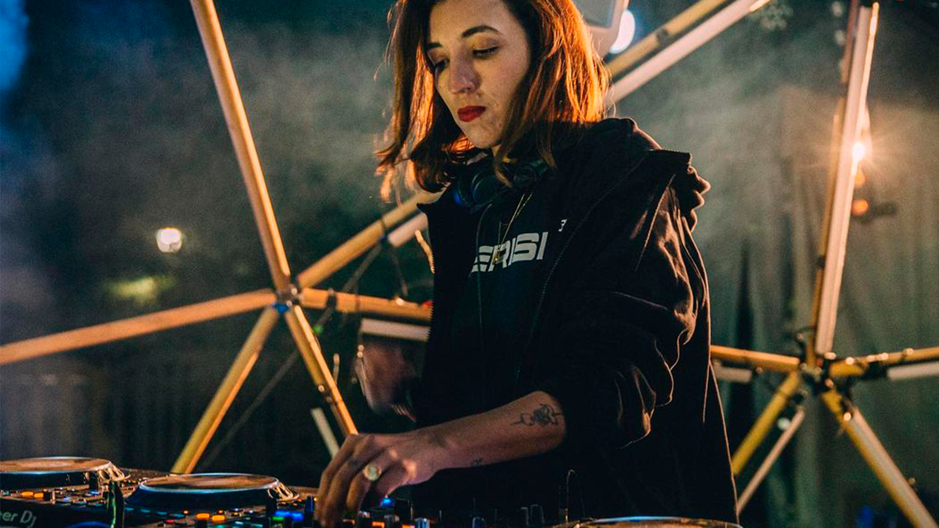 ¿Cómo se prepara un DJ para triunfar en un festival?