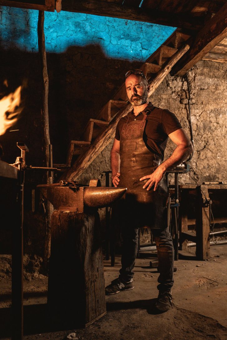 Así es la vida de un herrero tradicional en pleno siglo XXI