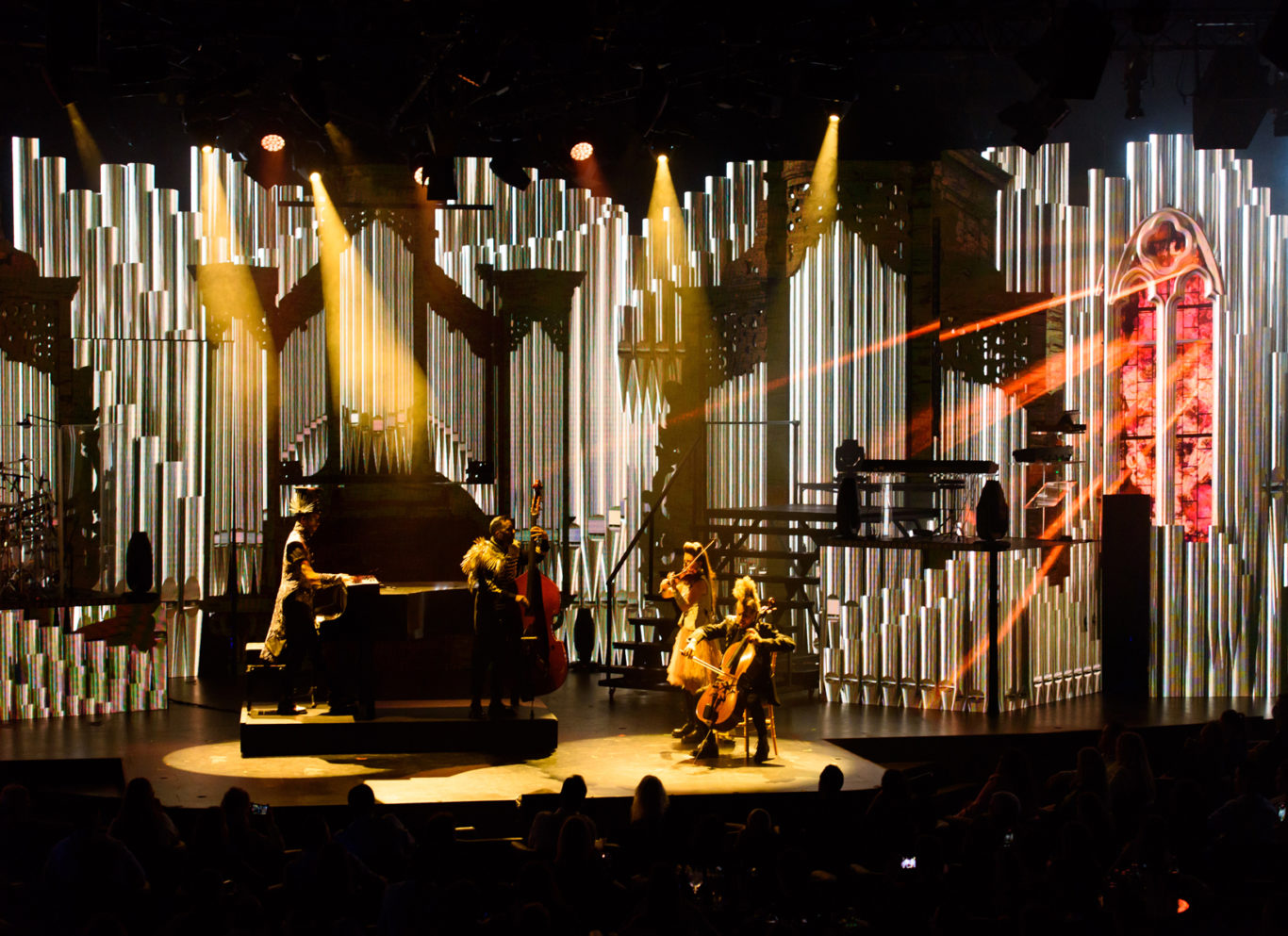 Así es WAH Madrid, el show musical que se mira y se come